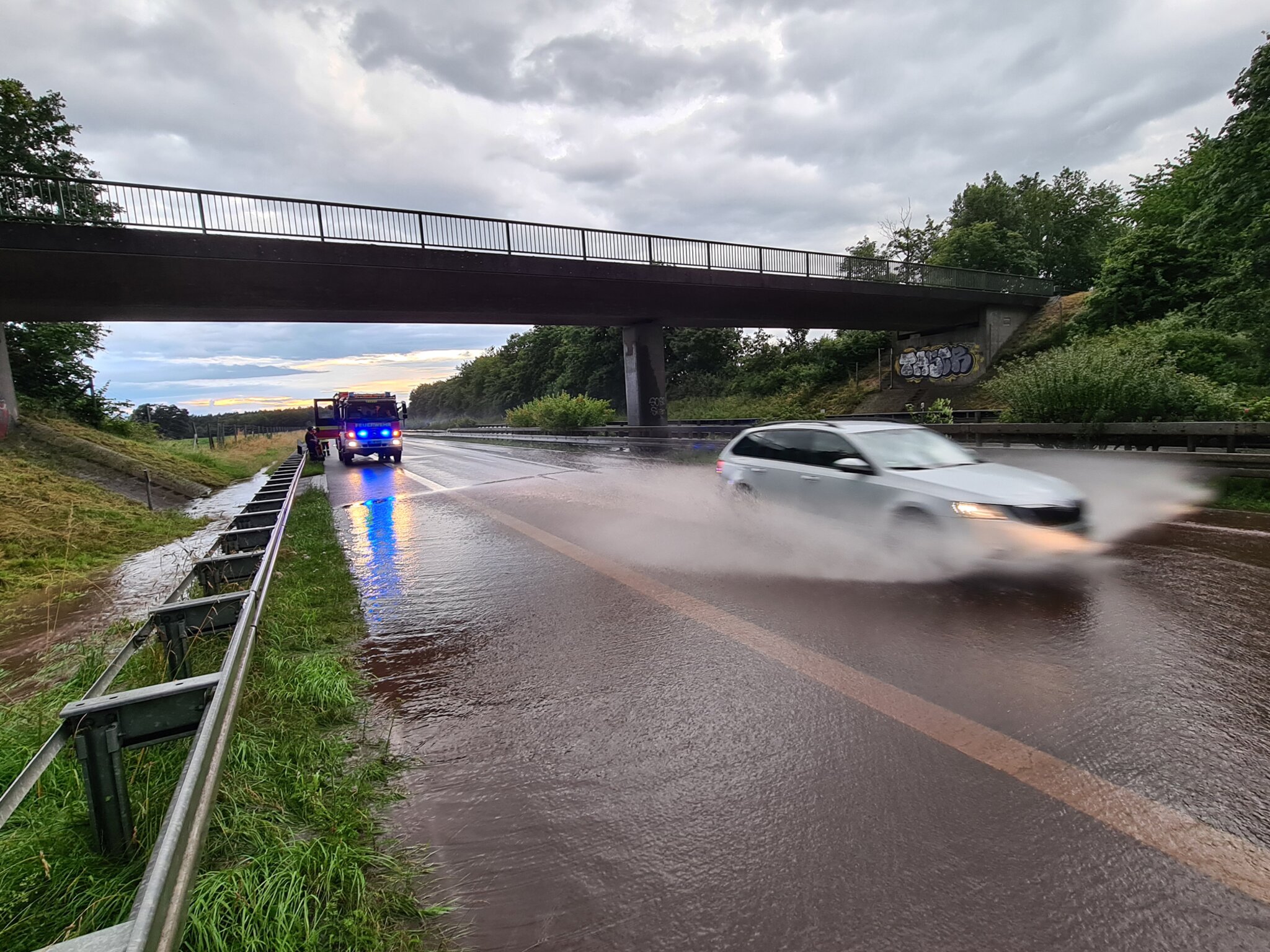 Erneut Starkregen im Landkreis Harburg: Autobahn 39 großflächig ...