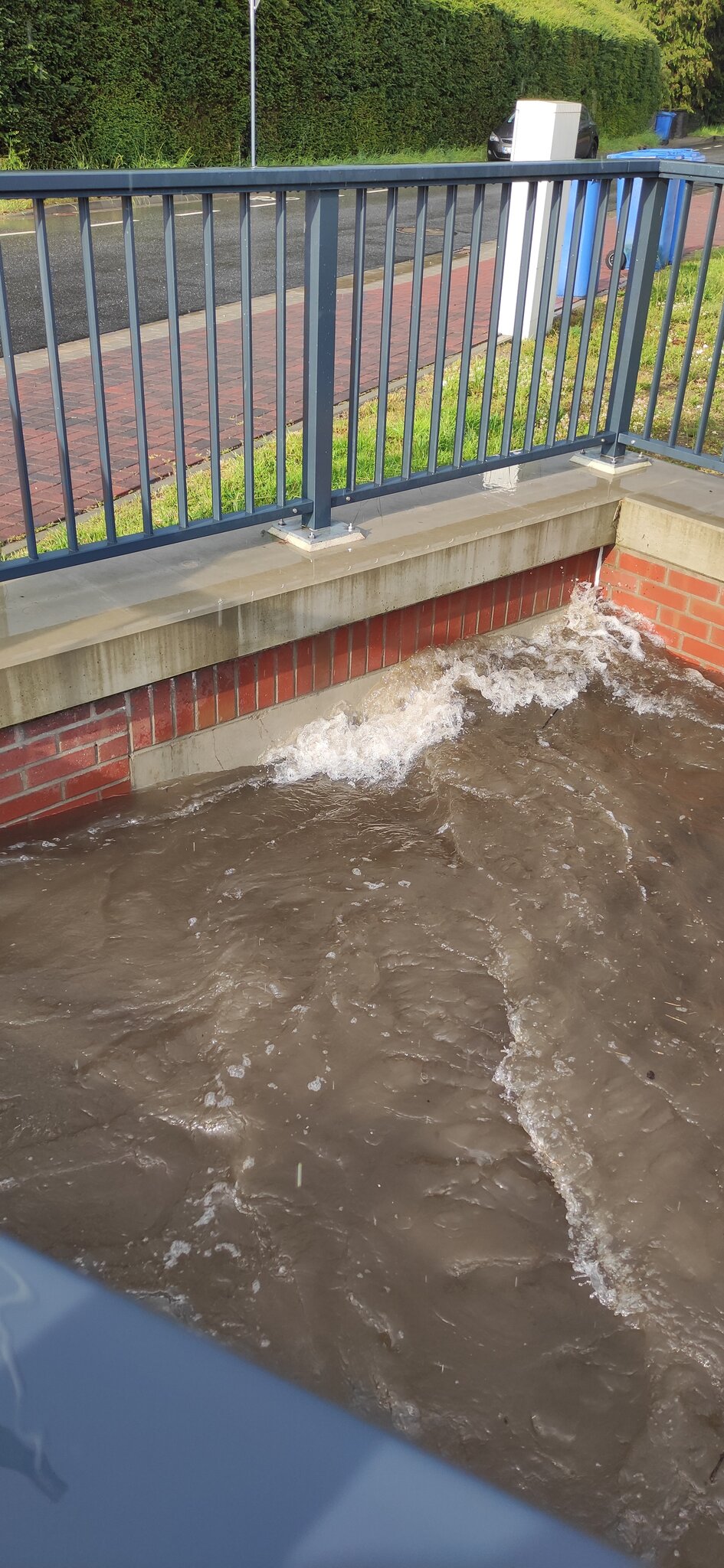 Überschwemmungen in Tostedt: Kanalnetze und Rückhaltebecken reichten nicht - Tostedt