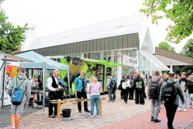 Ausbildungsmesse im Stadeum: Stader Mega-Messe für die berufliche ...