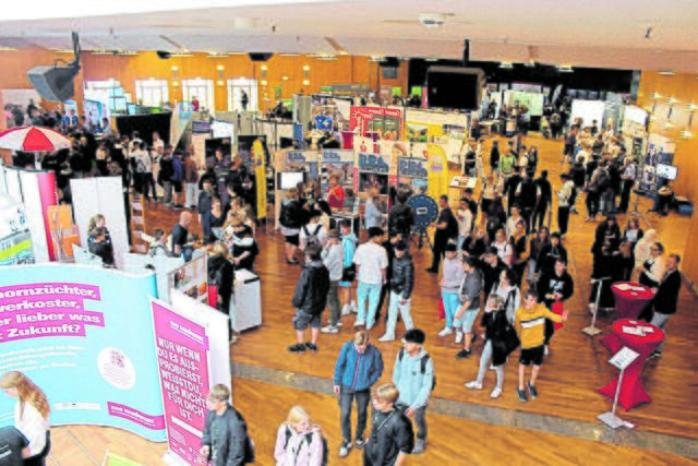 Ausbildungsmesse im Stadeum: Stader Mega-Messe für die berufliche ...