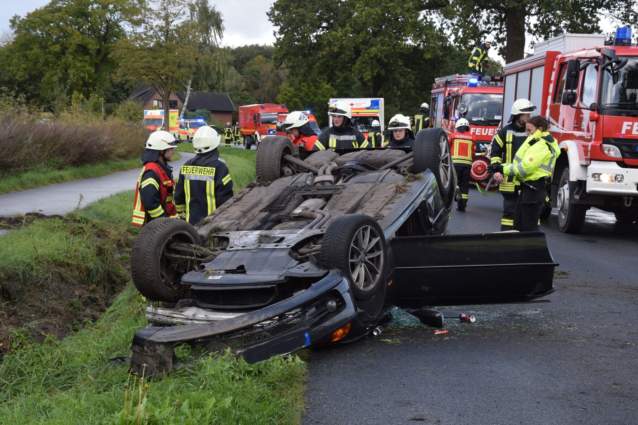 Vier Rettungswagen rücken aus: Unfall in Griemshorst bei Harsefeld: BMW überschlägt sich - Harsefeld