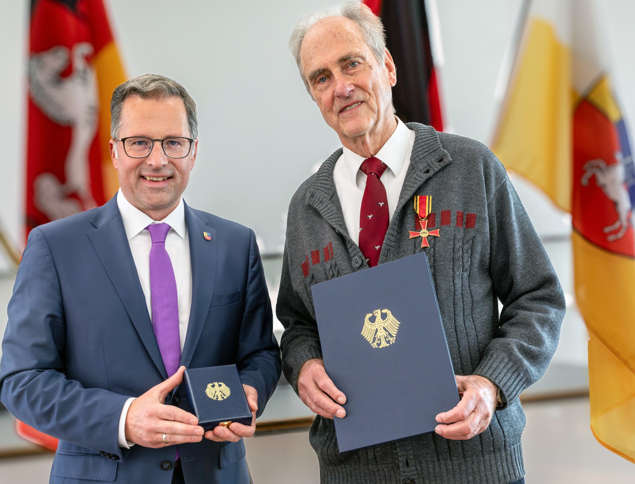 Bundesverdienstkreuz für Storchenbetreuer: Gerd Dahms in Stade geehrt ...