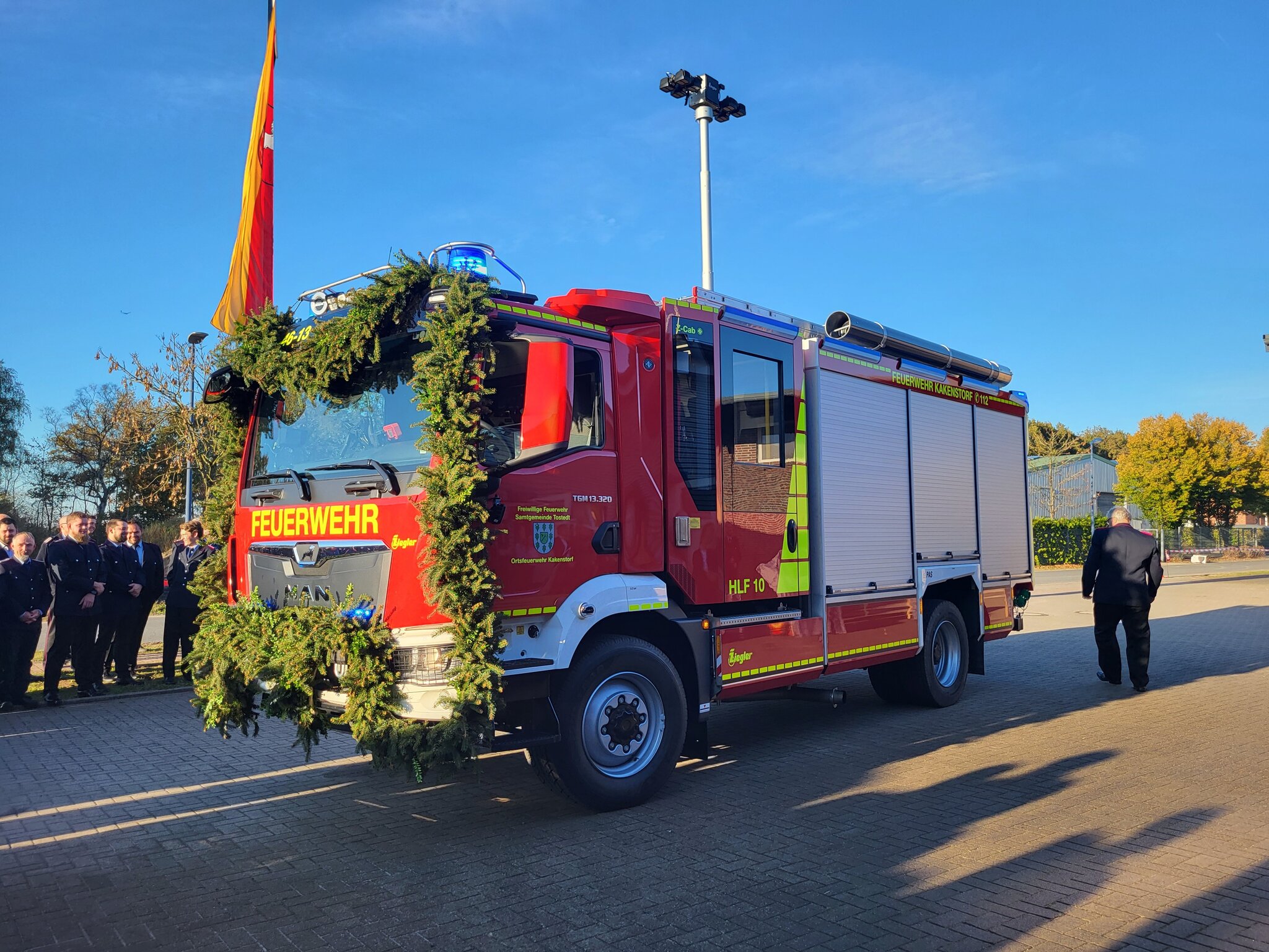 Neues HLF 10 für Kakenstorf: Freiwillige Feuerwehr feiert ihr neues Fahrzeug - Tostedt