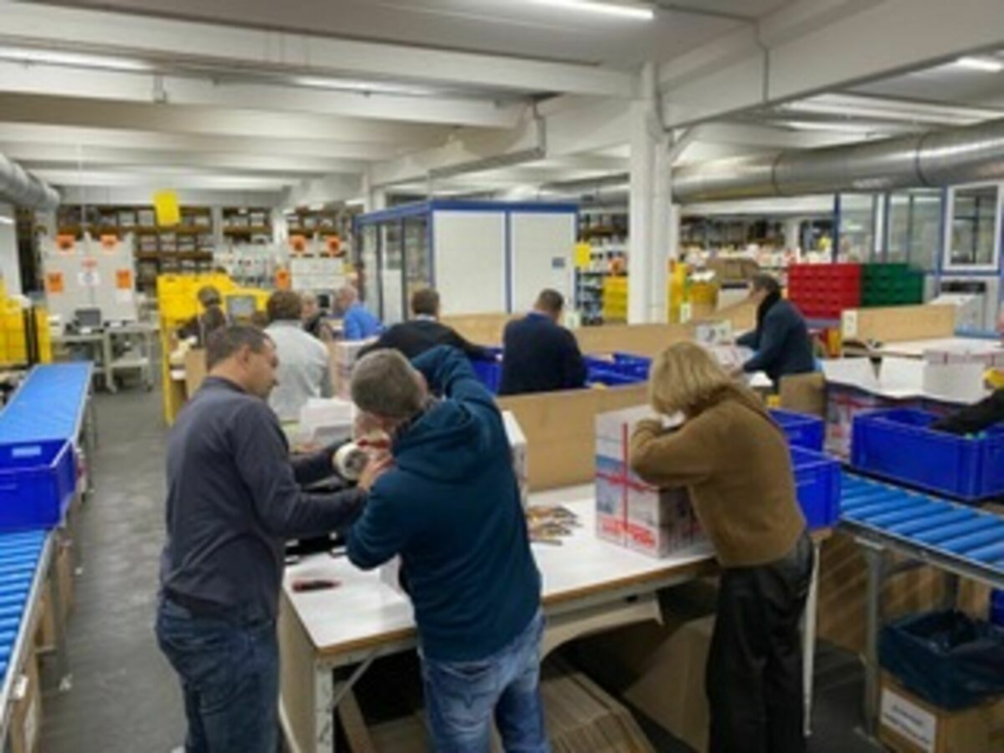 Aktion „Weihnachtstrucker“: Rotary Club Buxtehude packt 100 Pakete ...
