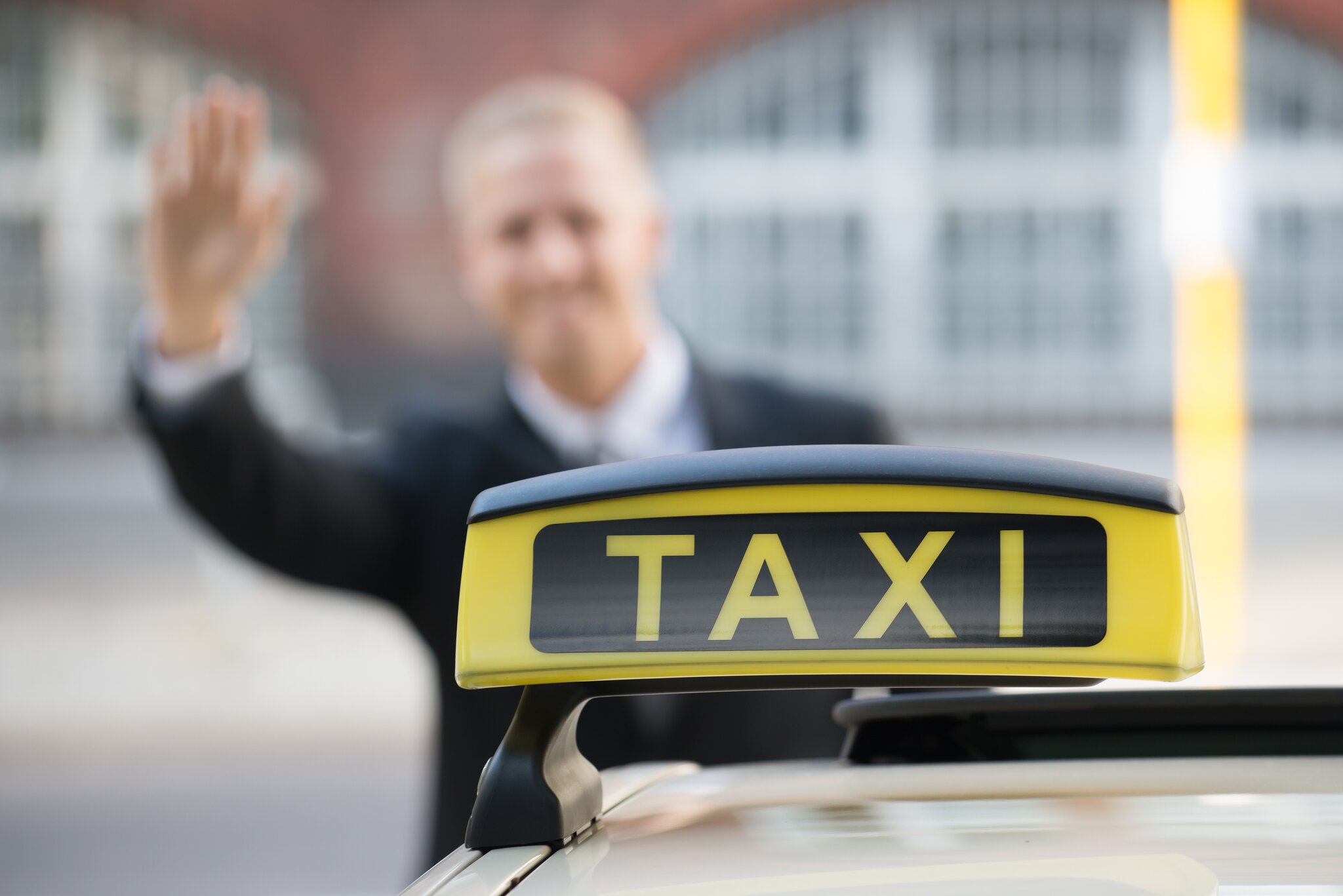 Künftig 2,80 Euro pro Kilometer plus Grundpreis: Taxifahren im ...