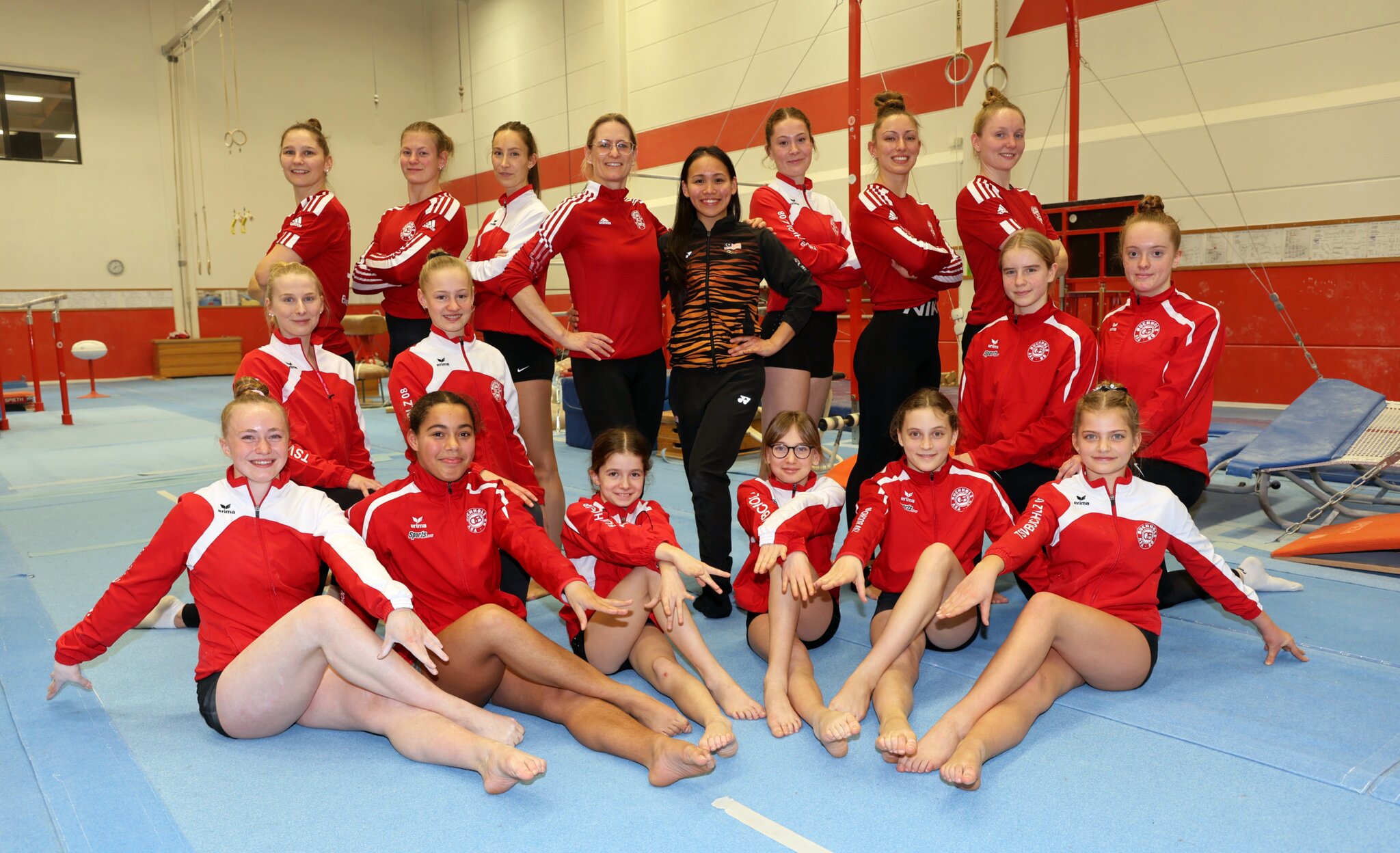 Kunstturnabteilung TSV Buchholz 08: Ex-Malaysische Weltklasse-Turnerin ...