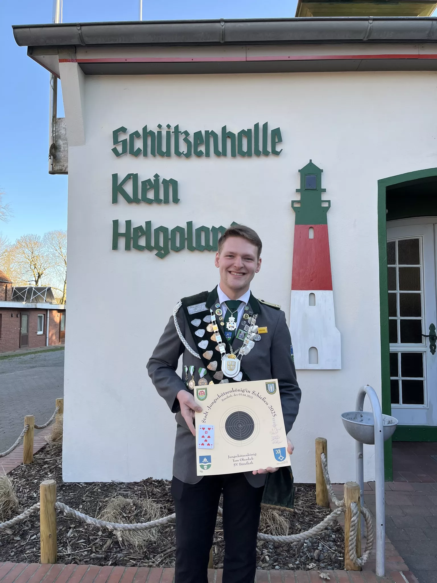 Einsatz des Schusslochprüfers: Tom Oberdick aus Bützfleth ist neuer ...
