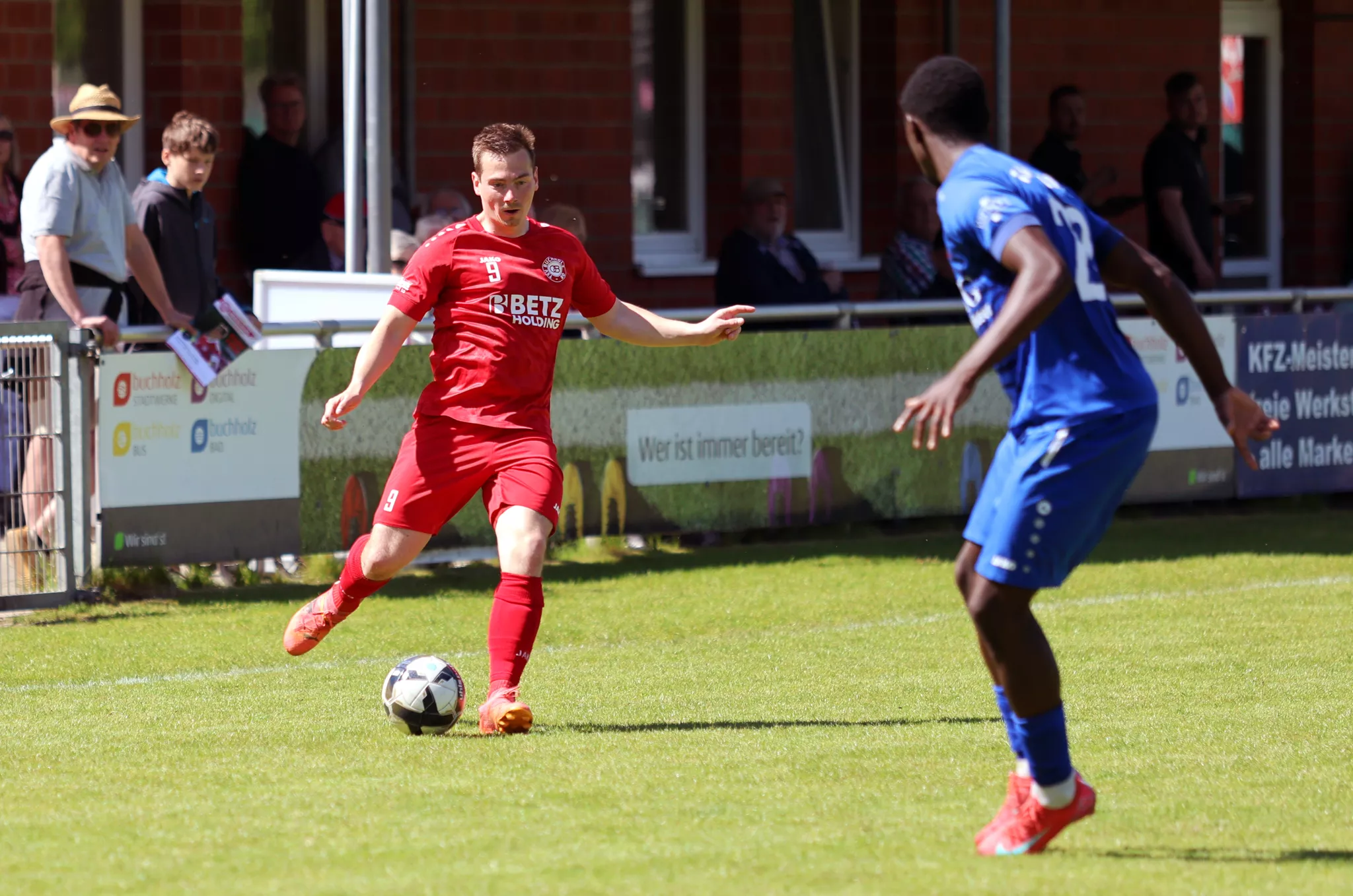 Fußball-Oberliga Hamburg: Buchholz 08 mit 2:1-Sieg - dank Abschieds-Tor von "Forni" - Buchholz