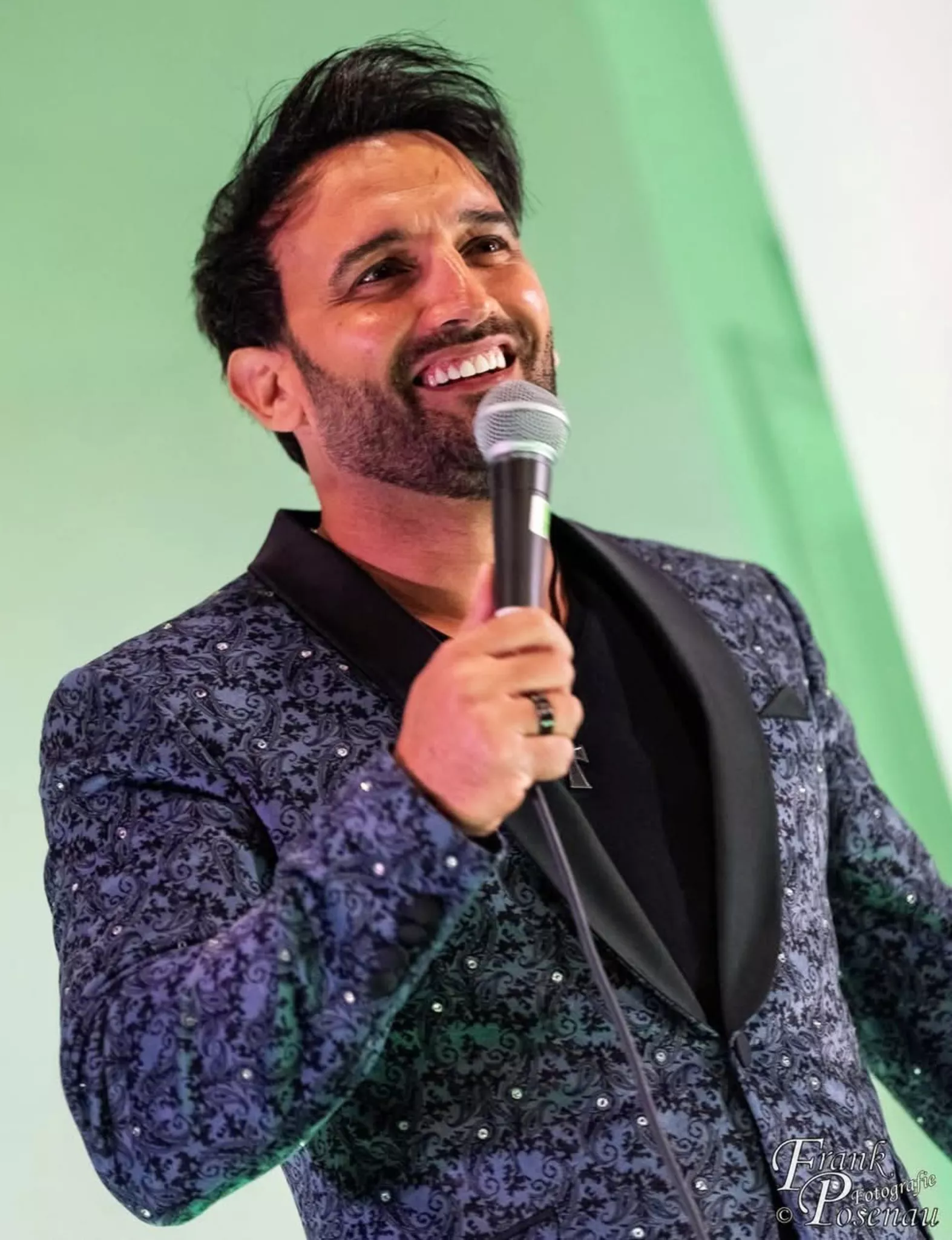 Live in Hörsten: Elvis-Tribute mit Gordon Davis im Dörphus Hörsten ...