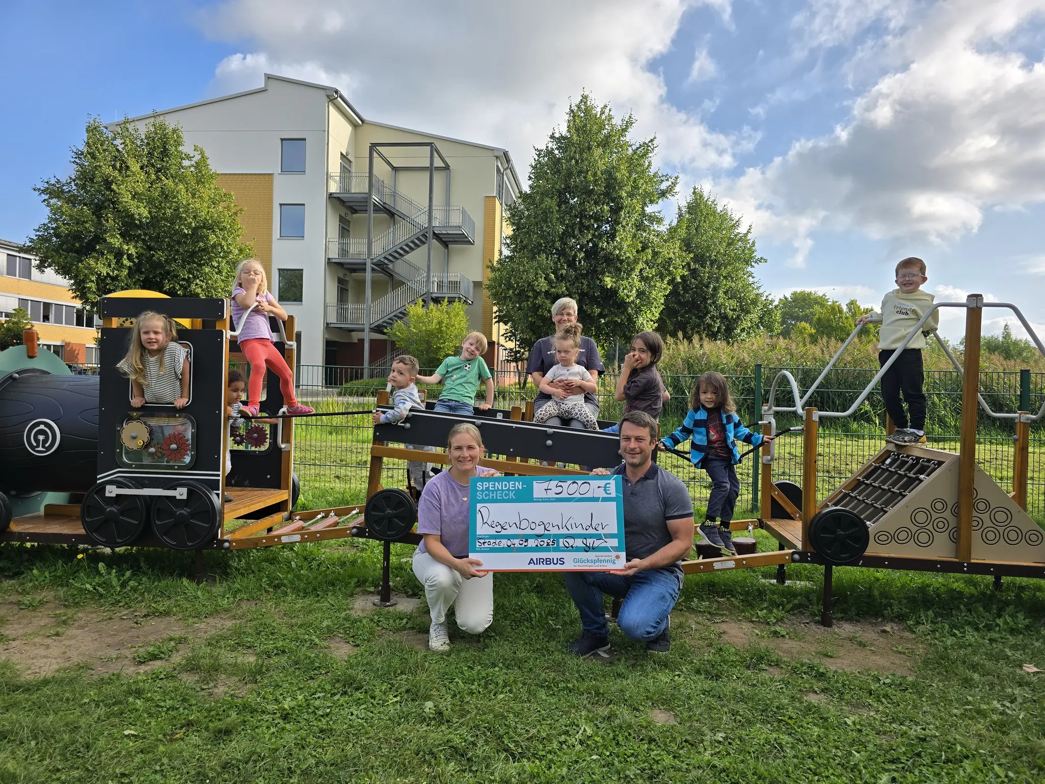 Glückspfennig-Aktion: Stader DRK-Regenbogen-Kindergarten freut sich über neuen Kletterzug - Stade