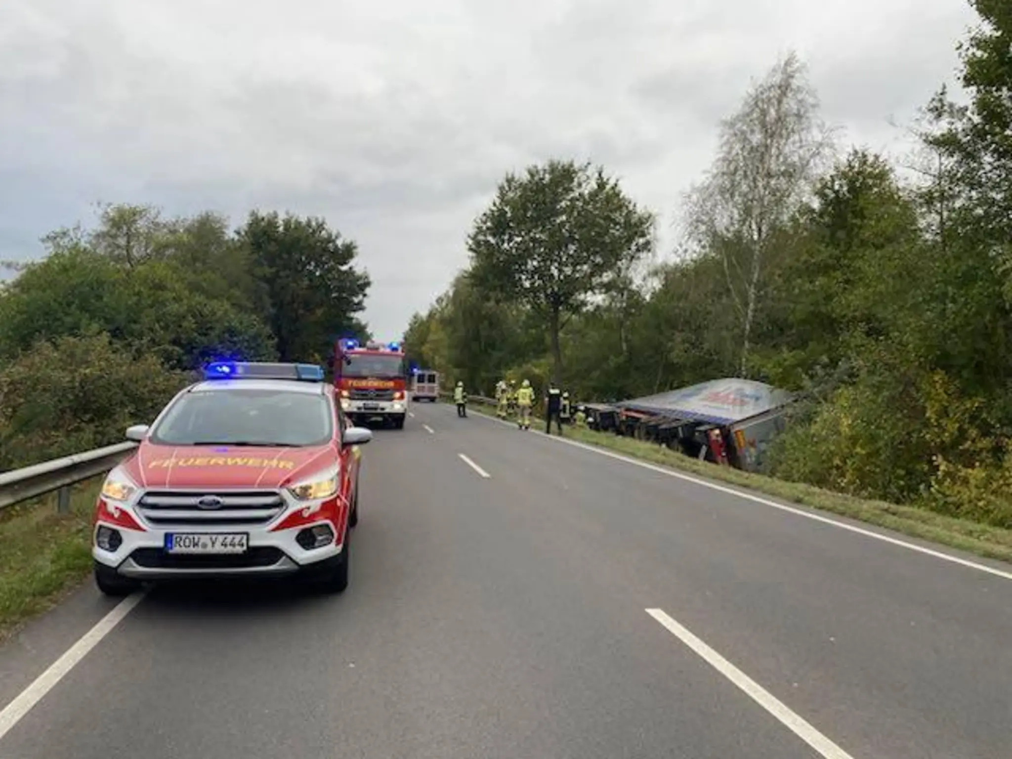 Schwerer Lkw-Unfall auf B 75 bei Rotenburg: Stundenlange Vollsperrung nach Sattelzug-Unfall ...