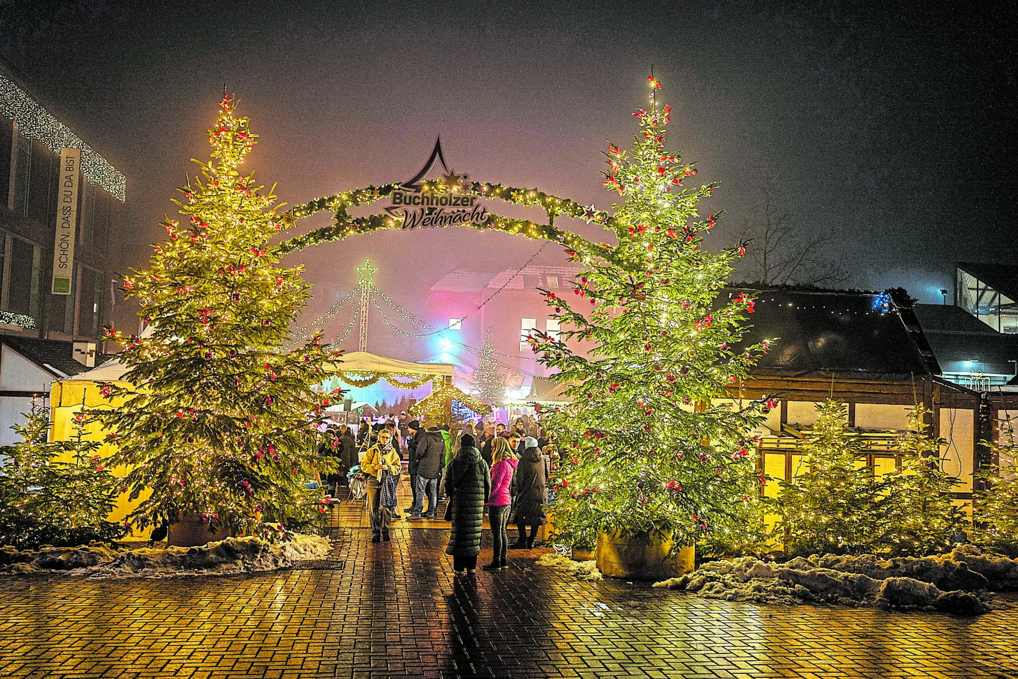 Buchholz - Weihnachtsmarkt: Bunte Budenstadt auf dem Peets Hoff - Buchholz