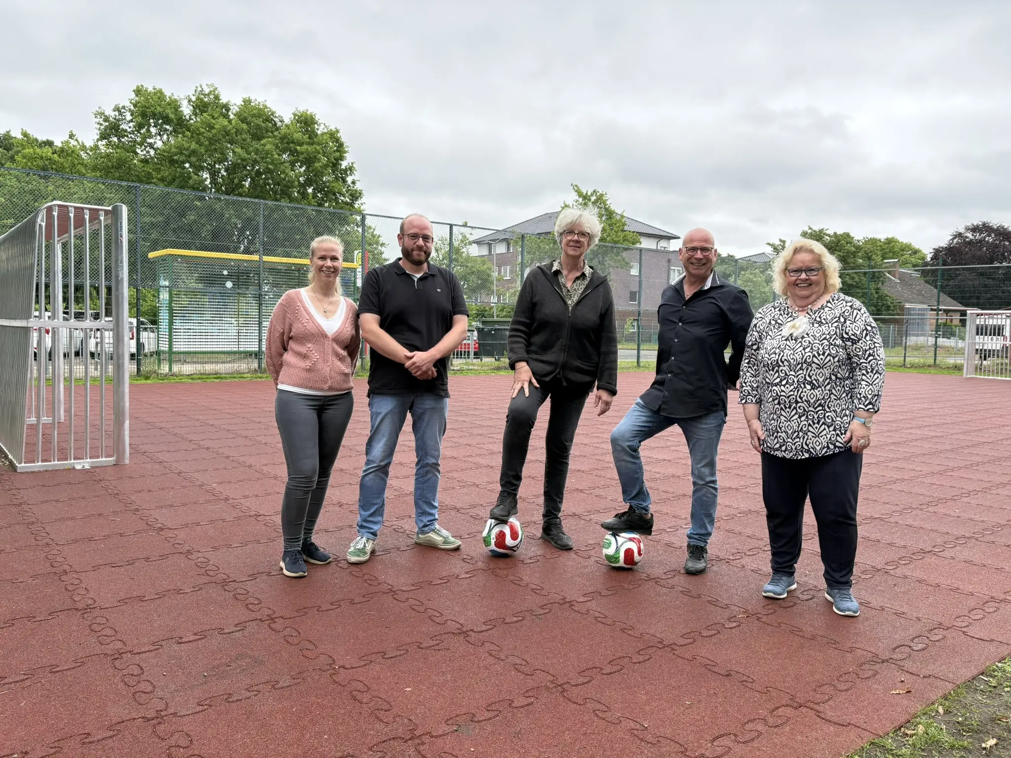 Maschen: Bolzplatz wieder eröffnet: Kicken jetzt bei jedem Wetter ...